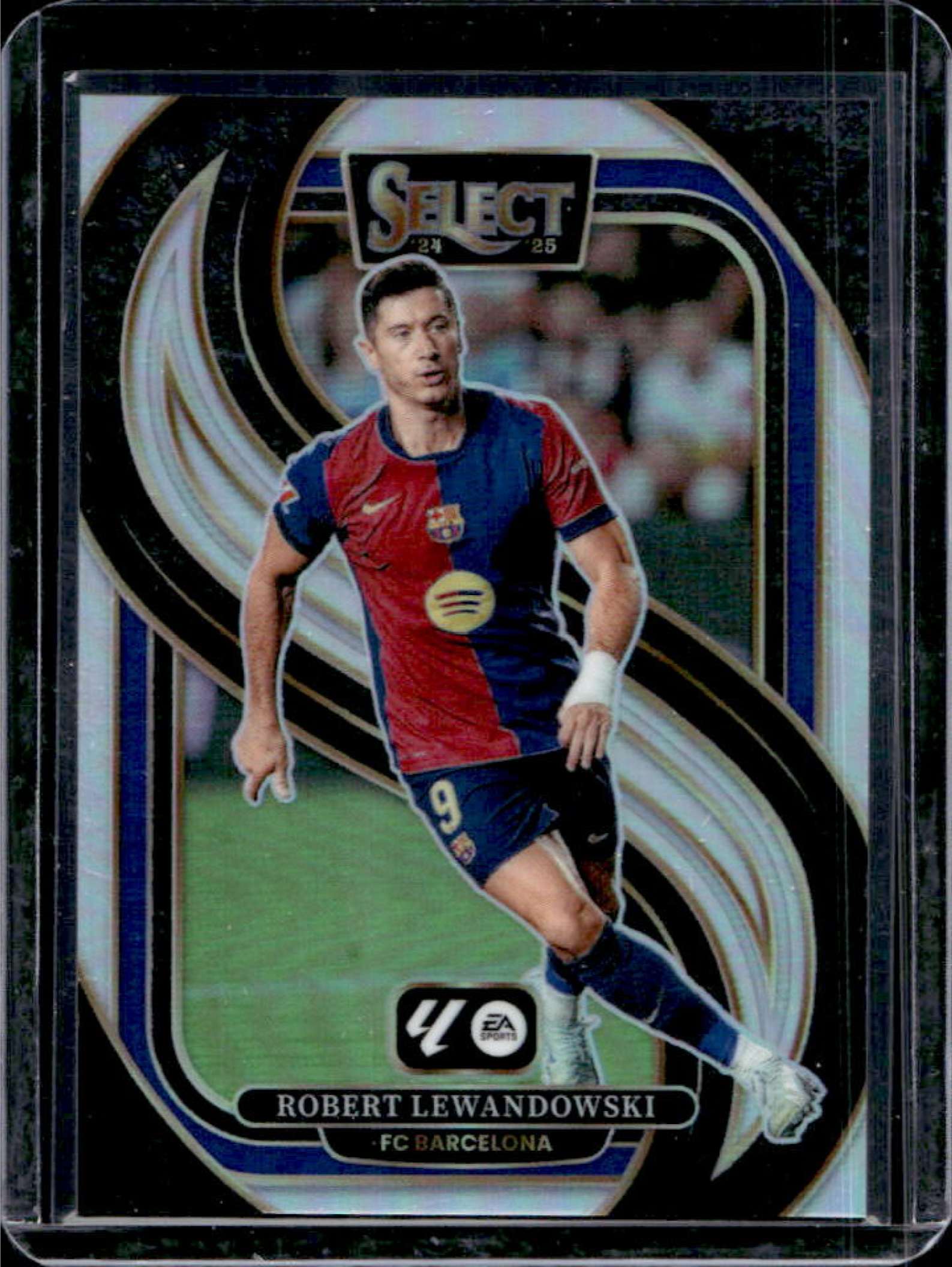Robert Lewandowski 2024 Select La Liga #153 Base Silver Price Guide ...